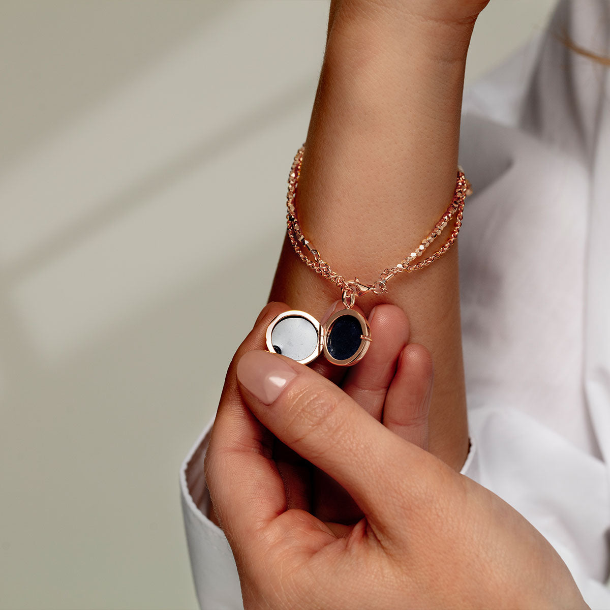 Rose Gold Nugget Round Locket Bracelet | Add Photos & Engraving – LOVELOX