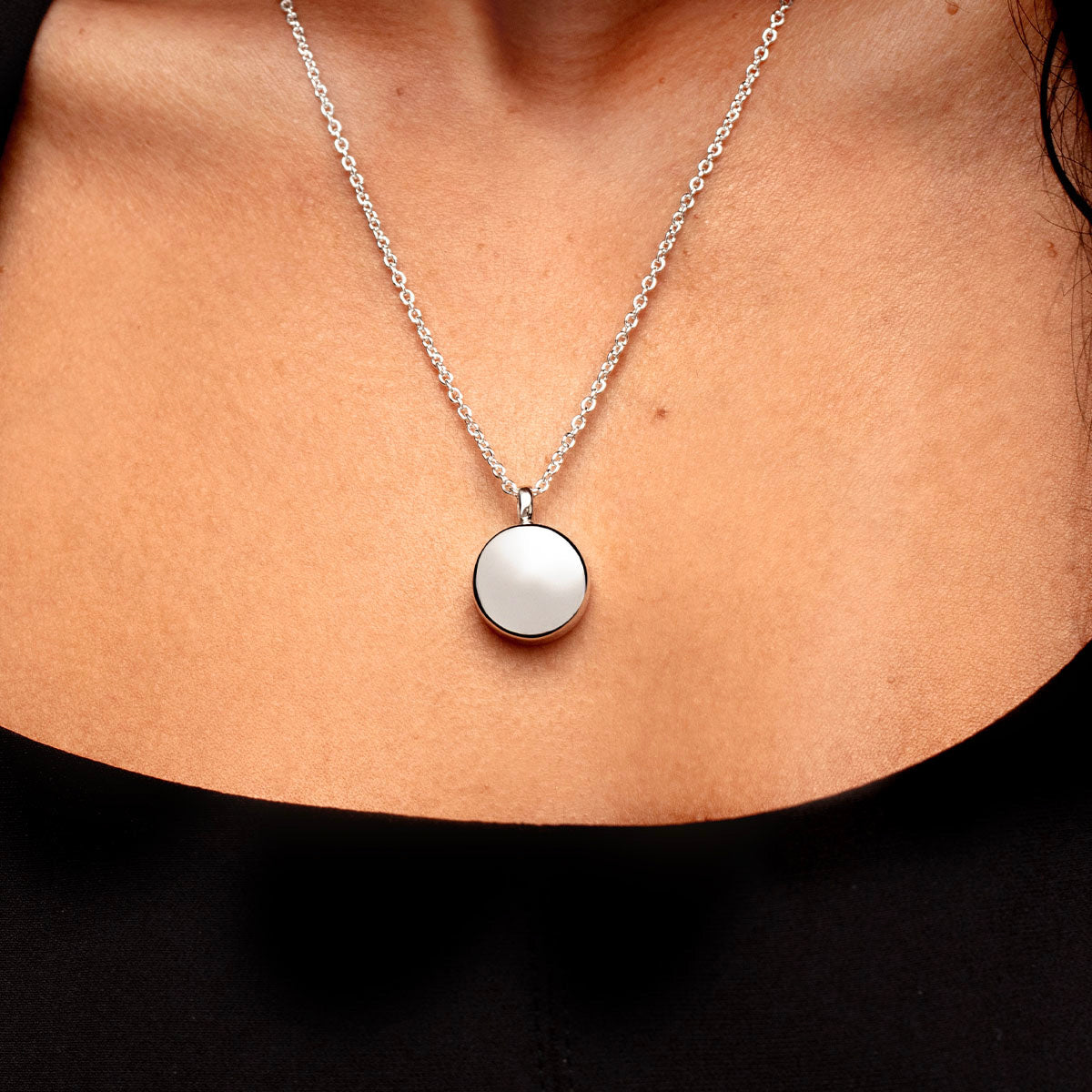 Round Drum Urn Ashes Necklace – Silver – LOVELOX